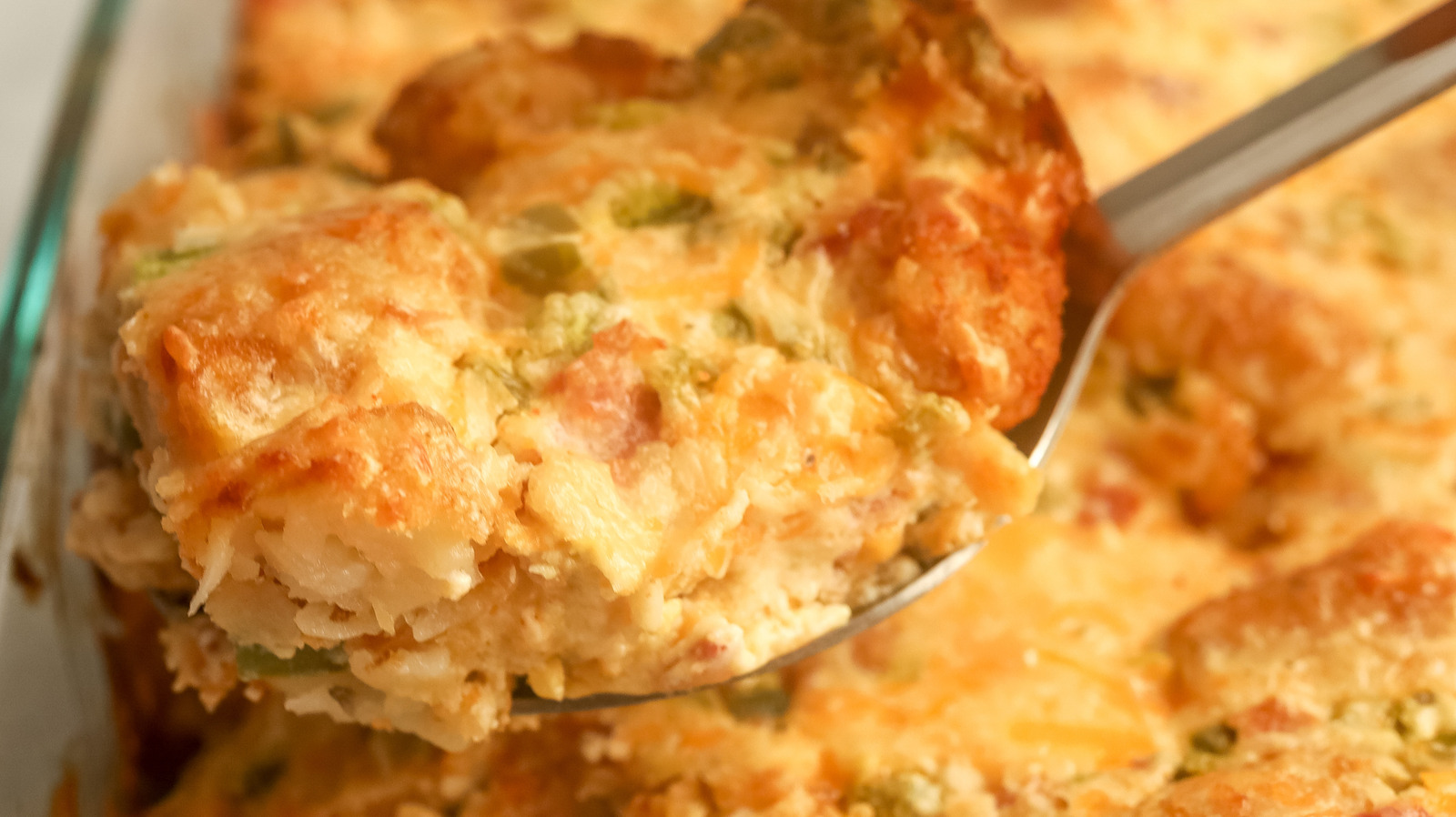 Cette casserole Tater Tot est parfaite pour le petit déjeuner, le ...